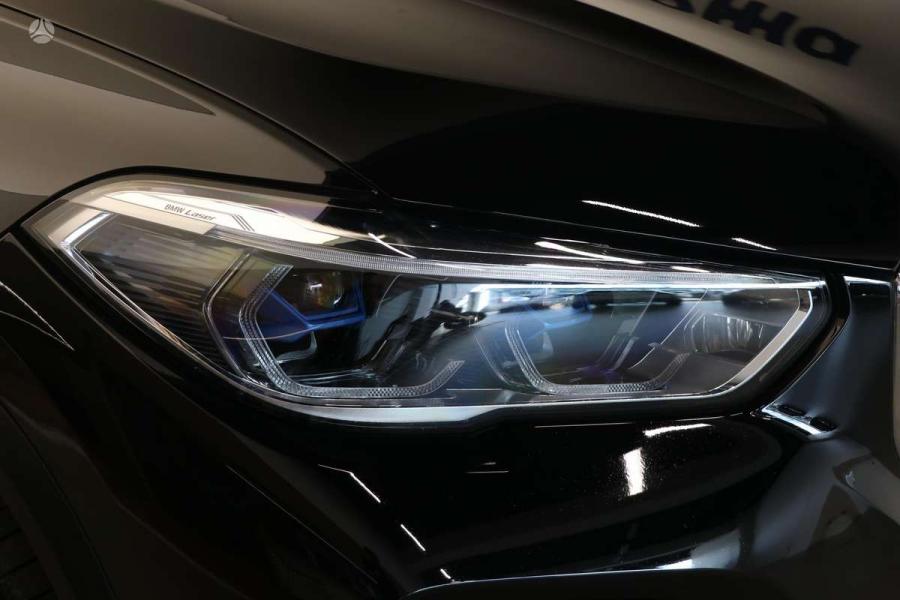 Black BMW X5 2021 in Vilnius, with an engine capacity of 3.00 L and mileage of 141 thousand km for 42490 €, photo 8 on AUTOMOTO.COM.LV