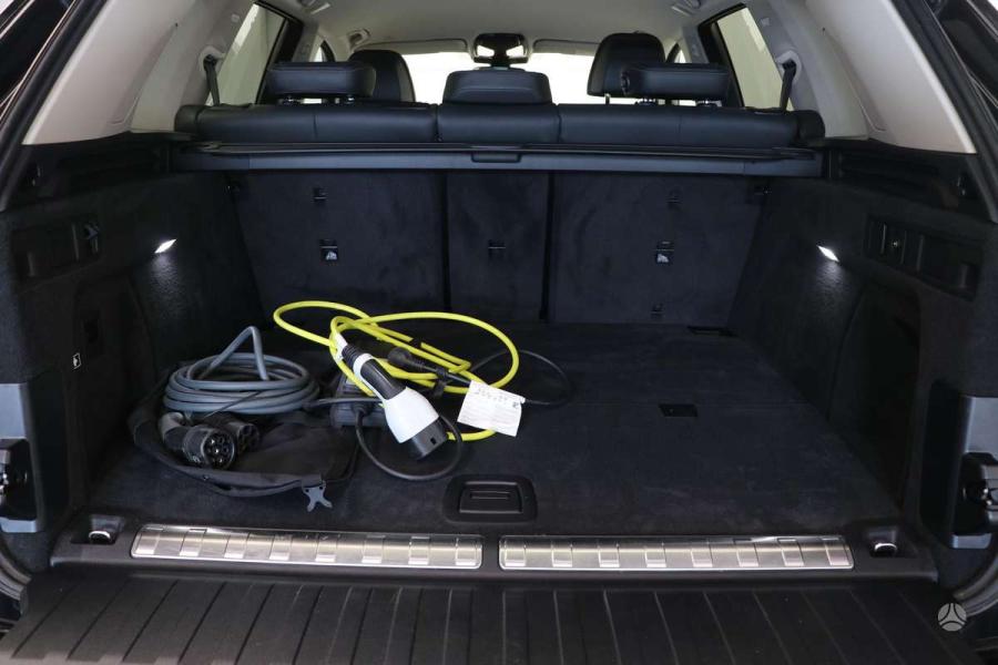 Black BMW X5 2021 in Vilnius, with an engine capacity of 3.00 L and mileage of 141 thousand km for 42490 €, photo 10 on AUTOMOTO.COM.LV