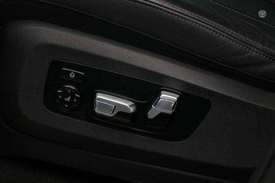 Black BMW X5 2021 in Vilnius, with an engine capacity of 3.00 L and mileage of 141 thousand km for 42490 €, photo 21 on AUTOMOTO.COM.LV