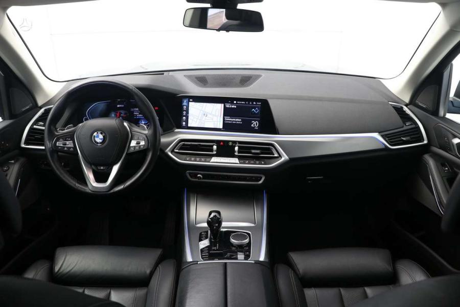 Black BMW X5 2021 in Vilnius, with an engine capacity of 3.00 L and mileage of 141 thousand km for 42490 €, photo 28 on AUTOMOTO.COM.LV