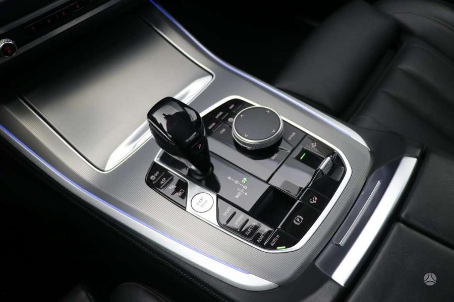 Black BMW X5 2021 in Vilnius, with an engine capacity of 3.00 L and mileage of 141 thousand km for 42490 €, photo 35 on AUTOMOTO.COM.LV