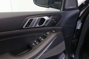 Melns BMW X5 2021 Viļņa, ar dzinēja tilpumu 3.00 L un nobraukumu 141 tūkst. km par 41990 €, foto 23 vietnē AUTOMOTO.COM.LV