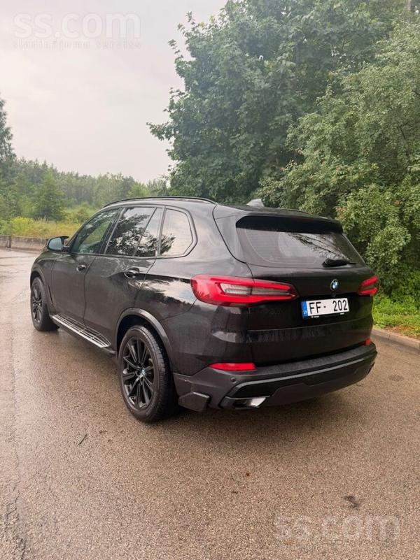 Melns BMW X5 2021 Rīga, ar dzinēja tilpumu 3.00 L un nobraukumu 130 tūkst. km par 47000 €, foto 3 vietnē AUTOMOTO.COM.LV