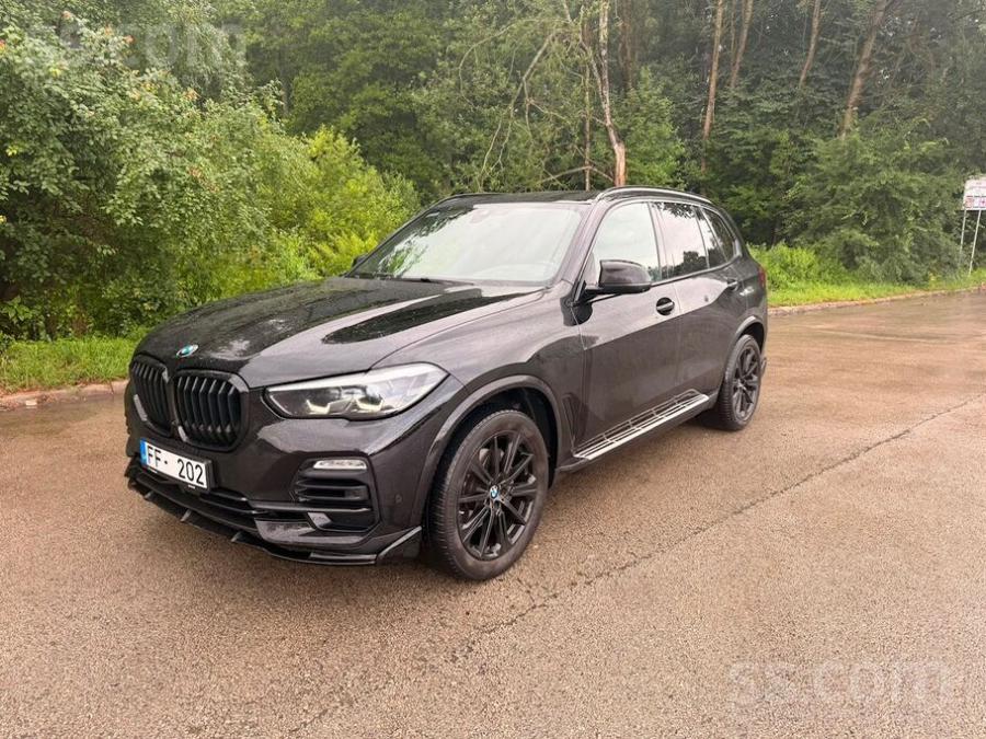 Black BMW X5 2021 in Riga, with an engine capacity of 3.00 L and mileage of 130 thousand km for 47000 €, photo 6 on AUTOMOTO.COM.LV