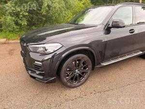 Black BMW X5 2021 in Riga, with an engine capacity of 3.00 L and mileage of 130 thousand km for 47000 €, photo 8 on AUTOMOTO.COM.LV