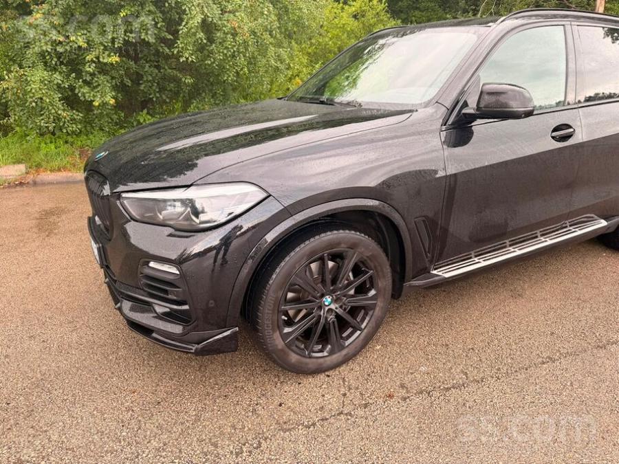 Black BMW X5 2021 in Riga, with an engine capacity of 3.00 L and mileage of 130 thousand km for 47000 €, photo 8 on AUTOMOTO.COM.LV