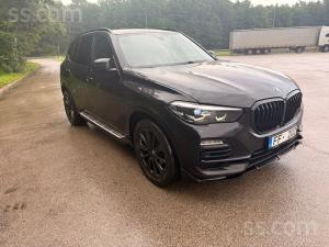 Black BMW X5 2021 in Riga, with an engine capacity of 3.00 L and mileage of 130 thousand km for 47000 €, photo 9 on AUTOMOTO.COM.LV