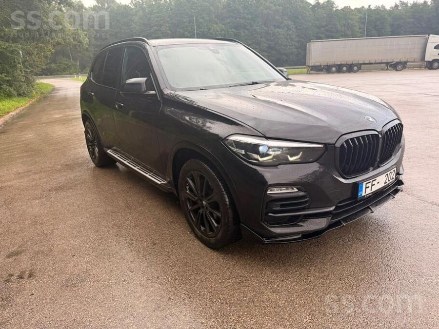 Black BMW X5 2021 in Riga, with an engine capacity of 3.00 L and mileage of 130 thousand km for 47000 €, photo 9 on AUTOMOTO.COM.LV