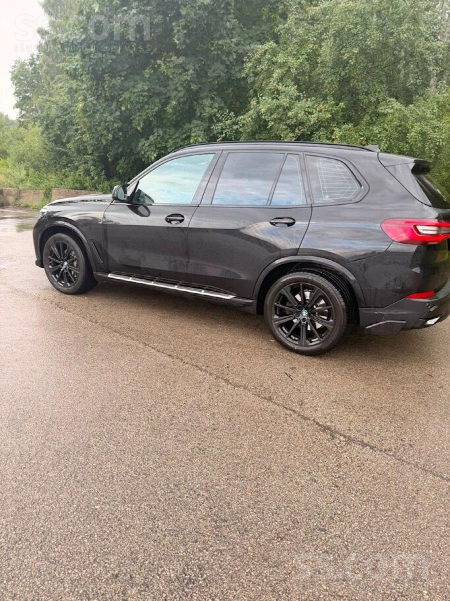 Black BMW X5 2021 in Riga, with an engine capacity of 3.00 L and mileage of 130 thousand km for 47000 €, photo 10 on AUTOMOTO.COM.LV