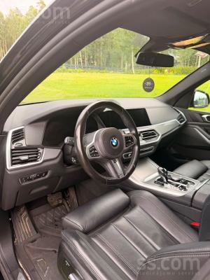 Black BMW X5 2021 in Riga, with an engine capacity of 3.00 L and mileage of 130 thousand km for 47000 €, photo 15 on AUTOMOTO.COM.LV
