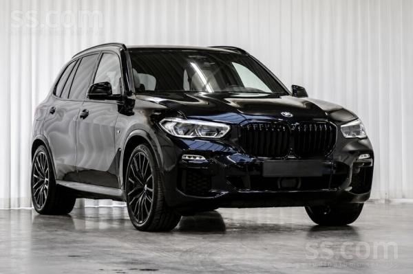 Melns BMW X5 2021 Tukums, ar dzinēja tilpumu 3.00 L un nobraukumu 0 tūkst. km par 43990 €, foto 2 vietnē AUTOMOTO.COM.LV