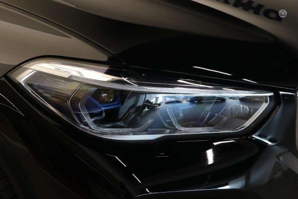 Black BMW X5 2021 in Vilnius, with an engine capacity of 3.00 L and mileage of 141 thousand km for 41990 €, photo 7 on AUTOMOTO.COM.LV