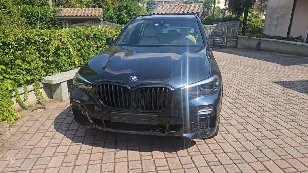 Black BMW X5 2021 in Siauliai, with an engine capacity of 2.00 L and mileage of 139 thousand km for 36700 €, photo 1 on AUTOMOTO.COM.LV