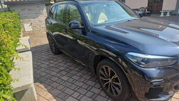 Black BMW X5 2021 in Siauliai, with an engine capacity of 2.00 L and mileage of 139 thousand km for 36700 €, photo 3 on AUTOMOTO.COM.LV