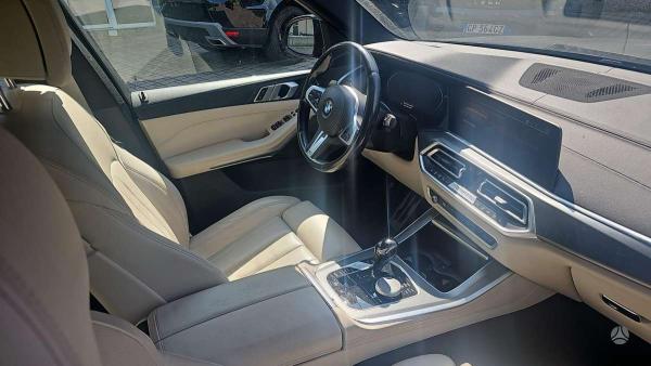 Black BMW X5 2021 in Siauliai, with an engine capacity of 2.00 L and mileage of 139 thousand km for 36700 €, photo 7 on AUTOMOTO.COM.LV