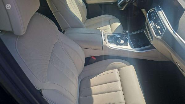 Black BMW X5 2021 in Siauliai, with an engine capacity of 2.00 L and mileage of 139 thousand km for 36700 €, photo 10 on AUTOMOTO.COM.LV