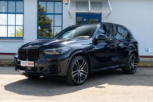 Black BMW X5 2021 in Vilnius, with an engine capacity of 3.00 L and mileage of 137 thousand km for 49999 €, photo 5 on AUTOMOTO.COM.LV