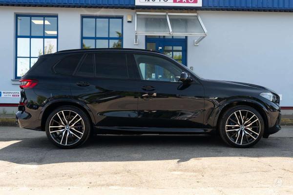 Black BMW X5 2021 in Vilnius, with an engine capacity of 3.00 L and mileage of 137 thousand km for 49999 €, photo 5 on AUTOMOTO.COM.LV