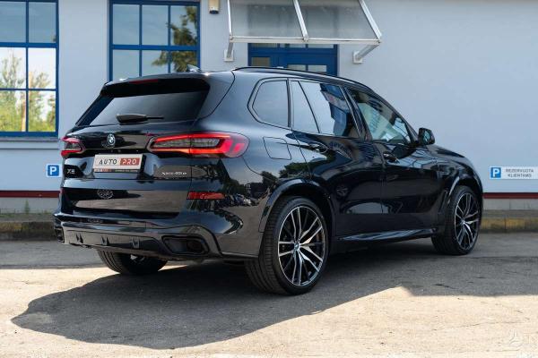 Black BMW X5 2021 in Vilnius, with an engine capacity of 3.00 L and mileage of 137 thousand km for 49999 €, photo 7 on AUTOMOTO.COM.LV