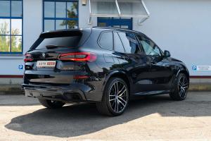 Black BMW X5 2021 in Vilnius, with an engine capacity of 3.00 L and mileage of 137 thousand km for 49999 €, photo 8 on AUTOMOTO.COM.LV