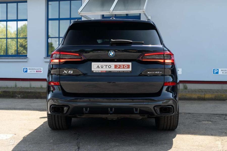 Black BMW X5 2021 in Vilnius, with an engine capacity of 3.00 L and mileage of 137 thousand km for 49999 €, photo 9 on AUTOMOTO.COM.LV