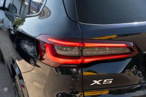 Black BMW X5 2021 in Vilnius, with an engine capacity of 3.00 L and mileage of 137 thousand km for 49999 €, photo 13 on AUTOMOTO.COM.LV