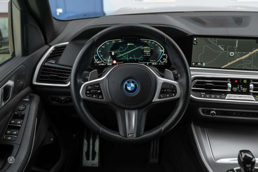 Black BMW X5 2021 in Vilnius, with an engine capacity of 3.00 L and mileage of 137 thousand km for 49999 €, photo 17 on AUTOMOTO.COM.LV