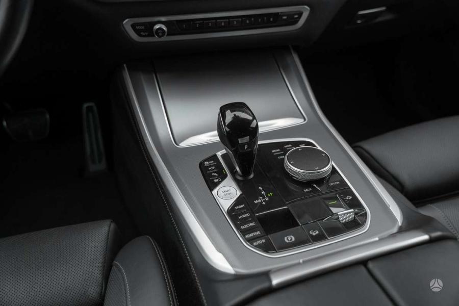 Black BMW X5 2021 in Vilnius, with an engine capacity of 3.00 L and mileage of 137 thousand km for 49999 €, photo 21 on AUTOMOTO.COM.LV