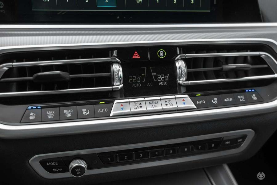 Black BMW X5 2021 in Vilnius, with an engine capacity of 3.00 L and mileage of 137 thousand km for 49999 €, photo 22 on AUTOMOTO.COM.LV