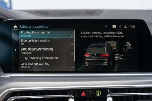 Black BMW X5 2021 in Vilnius, with an engine capacity of 3.00 L and mileage of 137 thousand km for 49999 €, photo 28 on AUTOMOTO.COM.LV