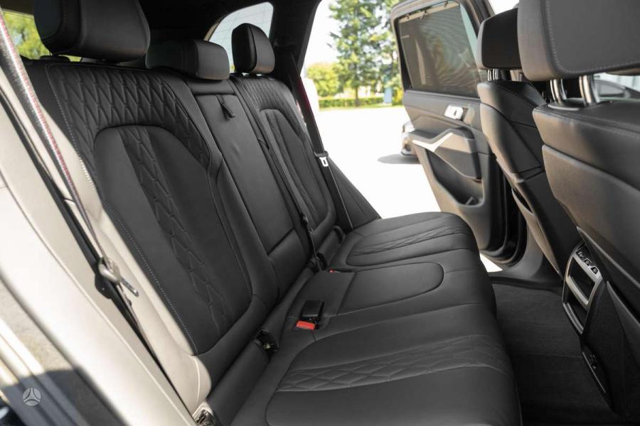 Black BMW X5 2021 in Vilnius, with an engine capacity of 3.00 L and mileage of 137 thousand km for 49999 €, photo 40 on AUTOMOTO.COM.LV