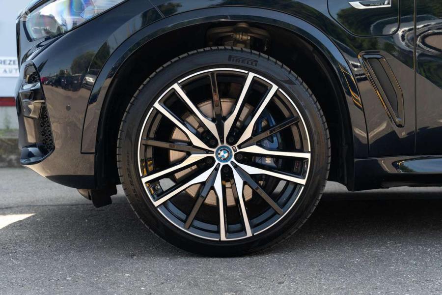 Black BMW X5 2021 in Vilnius, with an engine capacity of 3.00 L and mileage of 137 thousand km for 49999 €, photo 46 on AUTOMOTO.COM.LV