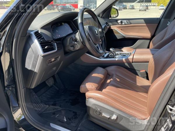Black BMW X5 2021 in Riga, with an engine capacity of 3.00 L and mileage of 108 thousand km for 38000 €, photo 9 on AUTOMOTO.COM.LV