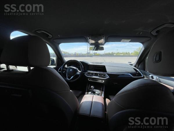 Black BMW X5 2021 in Riga, with an engine capacity of 3.00 L and mileage of 108 thousand km for 38000 €, photo 10 on AUTOMOTO.COM.LV