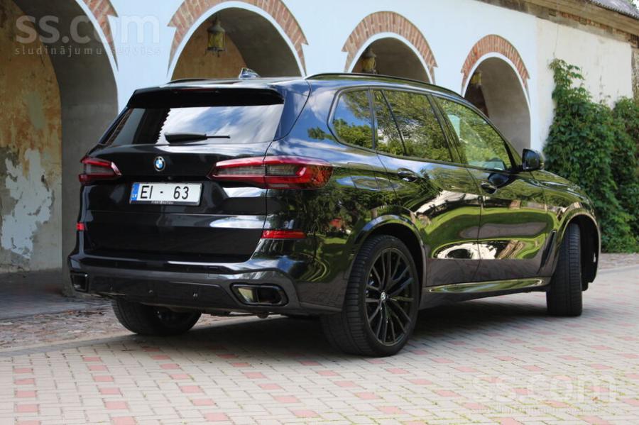 Black BMW X5 2021 in Riga, with an engine capacity of 3.00 L and mileage of 91 thousand km for 49990 €, photo 3 on AUTOMOTO.COM.LV