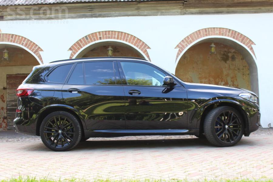 Black BMW X5 2021 in Riga, with an engine capacity of 3.00 L and mileage of 91 thousand km for 49990 €, photo 4 on AUTOMOTO.COM.LV