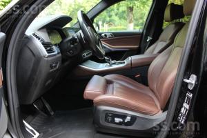 Black BMW X5 2021 in Riga, with an engine capacity of 3.00 L and mileage of 91 thousand km for 49990 €, photo 10 on AUTOMOTO.COM.LV