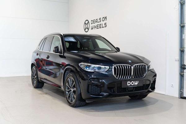 Black BMW X5 2021 in Vilnius, with an engine capacity of 2.99 L and mileage of 92 thousand km for 47900 €, photo 1 on AUTOMOTO.COM.LV