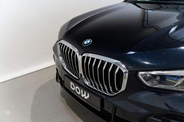 Black BMW X5 2021 in Vilnius, with an engine capacity of 2.99 L and mileage of 92 thousand km for 47900 €, photo 8 on AUTOMOTO.COM.LV