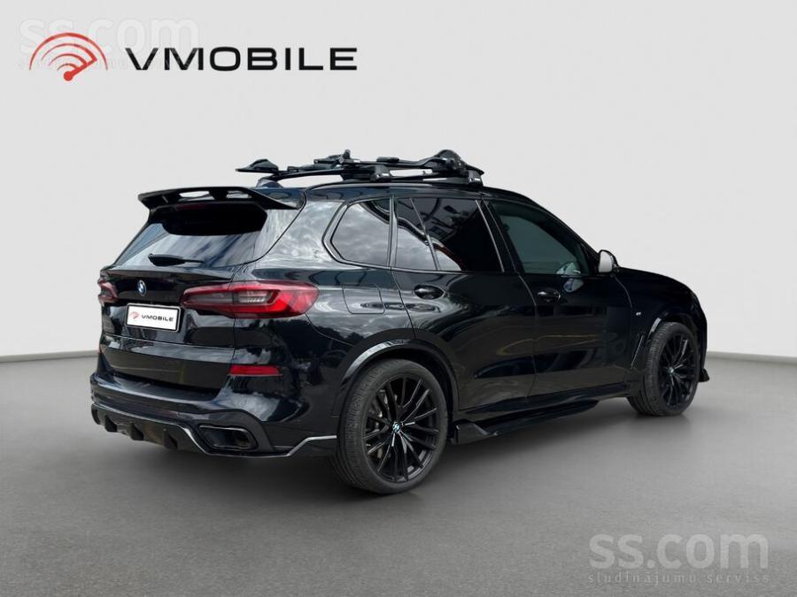 Black BMW X5 2021 in Riga, with an engine capacity of 3.00 L and mileage of 102 thousand km for 49900 €, photo 3 on AUTOMOTO.COM.LV