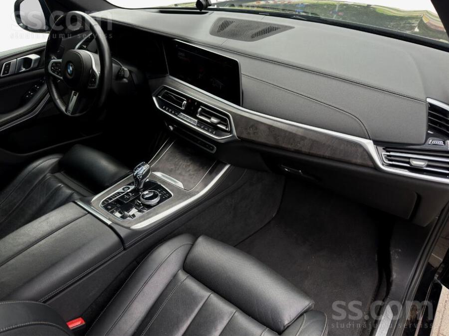 Black BMW X5 2021 in Riga, with an engine capacity of 3.00 L and mileage of 102 thousand km for 49900 €, photo 6 on AUTOMOTO.COM.LV