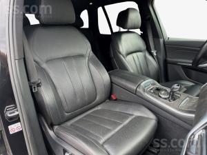 Black BMW X5 2021 in Riga, with an engine capacity of 3.00 L and mileage of 102 thousand km for 49900 €, photo 7 on AUTOMOTO.COM.LV