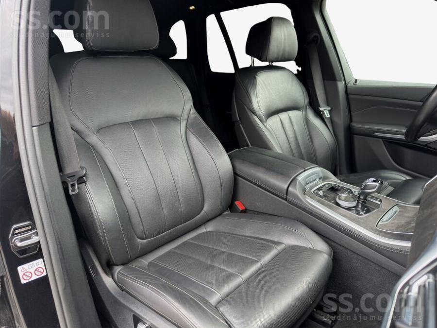 Black BMW X5 2021 in Riga, with an engine capacity of 3.00 L and mileage of 102 thousand km for 49900 €, photo 7 on AUTOMOTO.COM.LV