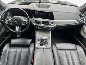 Black BMW X5 2021 in Riga, with an engine capacity of 3.00 L and mileage of 102 thousand km for 49900 €, photo 8 on AUTOMOTO.COM.LV