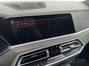 Black BMW X5 2021 in Riga, with an engine capacity of 3.00 L and mileage of 102 thousand km for 49900 €, photo 12 on AUTOMOTO.COM.LV