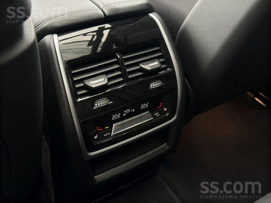 Black BMW X5 2021 in Riga, with an engine capacity of 3.00 L and mileage of 102 thousand km for 49900 €, photo 19 on AUTOMOTO.COM.LV