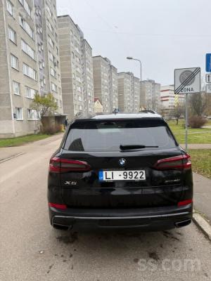 Black BMW X5 2021 in Riga, with an engine capacity of 3.00 L and mileage of 50 thousand km for 48000 €, photo 5 on AUTOMOTO.COM.LV