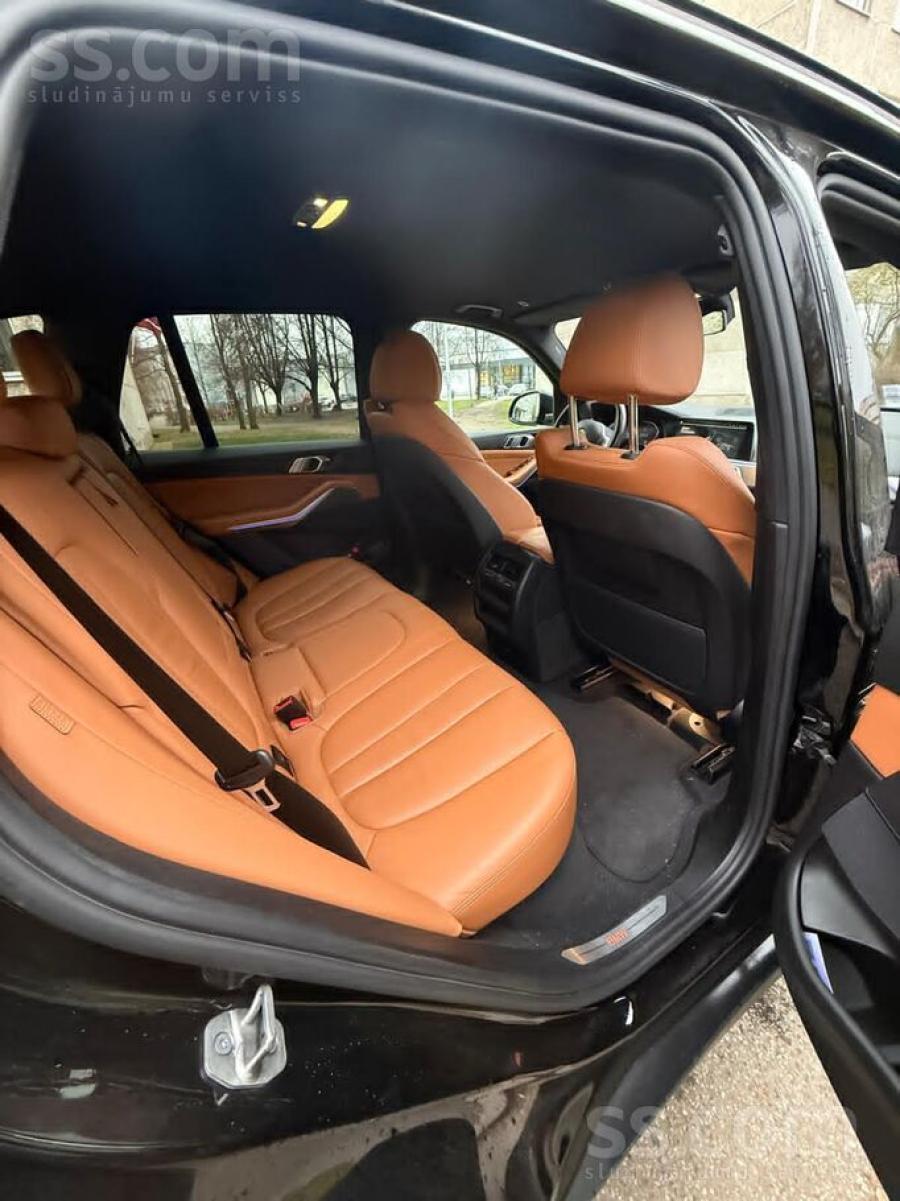 Black BMW X5 2021 in Riga, with an engine capacity of 3.00 L and mileage of 50 thousand km for 48000 €, photo 6 on AUTOMOTO.COM.LV