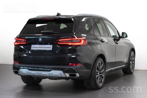 Black BMW X5 2021 in Riga, with an engine capacity of 3.00 L and mileage of 109 thousand km for 41500 €, photo 2 on AUTOMOTO.COM.LV