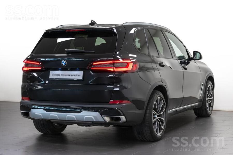 Black BMW X5 2021 in Riga, with an engine capacity of 3.00 L and mileage of 109 thousand km for 41500 €, photo 3 on AUTOMOTO.COM.LV